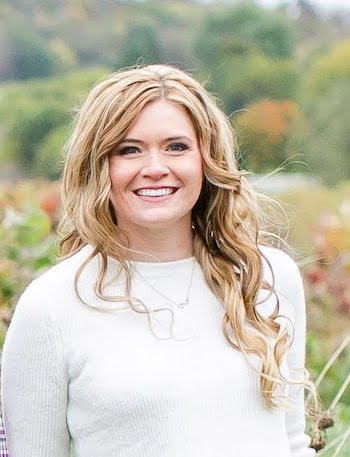 Portrait photo of Katelyn, travel agent