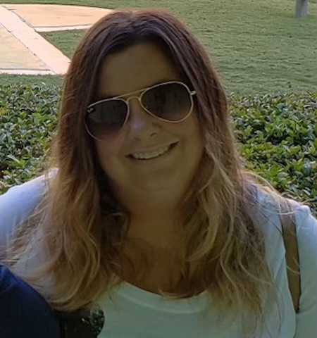 Portrait photo of Wendy, travel agent